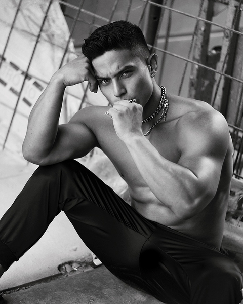 Luis Gutierrez - luis_one OnlyFans