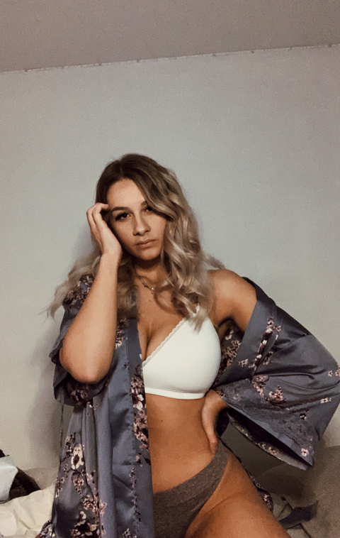 Valérie Vallières-Auclair OnlyFans Account - valvallieres_a